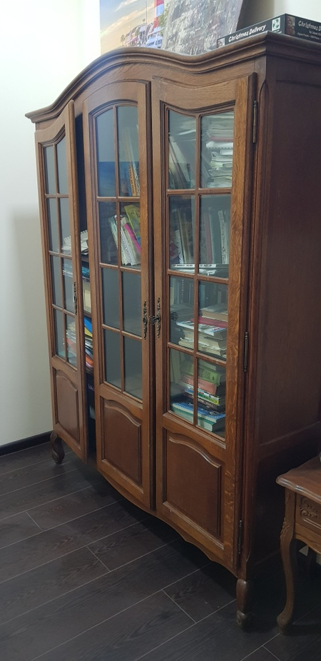 Продам книжные шкафы