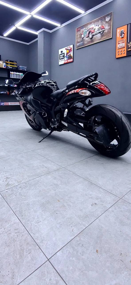 Suzuki GSX1300R Hayabusa