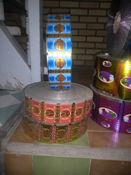 Xittoyda ishlsp chqarilga etiketkalar .