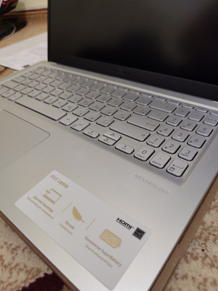 ASUS  X515J 16/1 terabyt