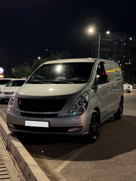 VAN Hyundai Starex