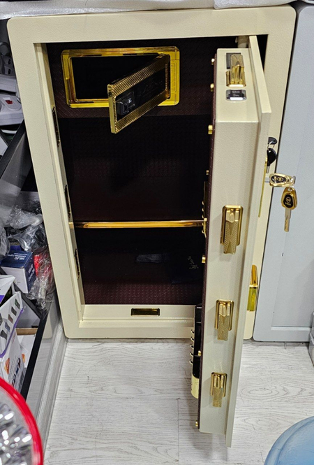 Сейф металические электроный кодли ва  калитли 80×50×45