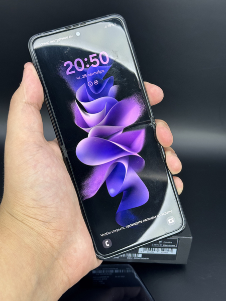 Samsung Galaxy Z flip 3 5G 8/128GB karobkali