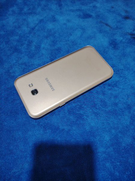 Samsung A7 17 sotiladi