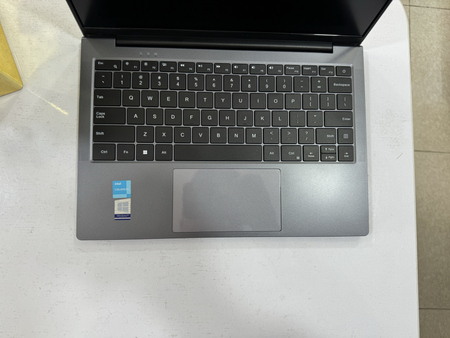 Dere ofisnoy juda tez ishlaydigani 12 gb operativka 512 ssd nvme