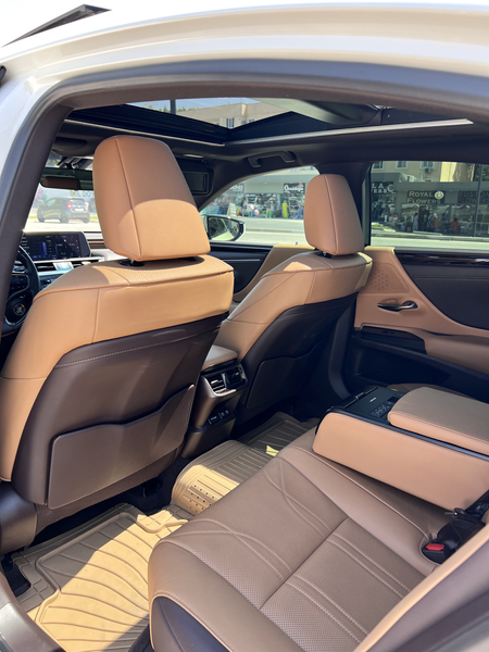 LEXUS ES 350 executive sedan