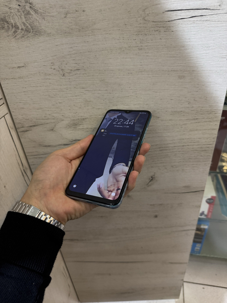Redmi 9T 4+2 128 gb xolati yaxwi bron laminat tortilgan