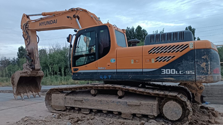 Ekskavator Hyundayi 300 talig adboynigi bilan ijaraga beriladi beri