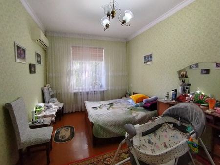 СРОЧНО ПРОДАЕТСЯ Чирчик ш. Троицк высоко потолочный дом 2/2-этаж 3х
