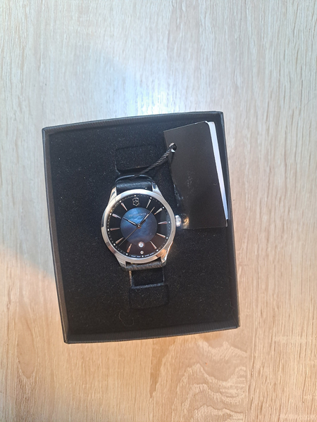 Часы швейцарские женские victorinox swiss army