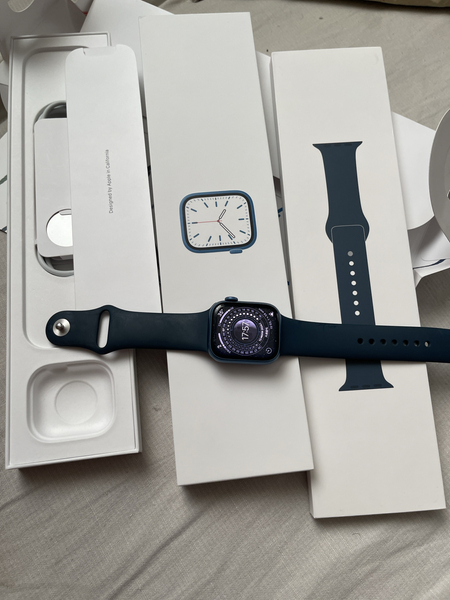 Продам Apple Watch 7 41 mm