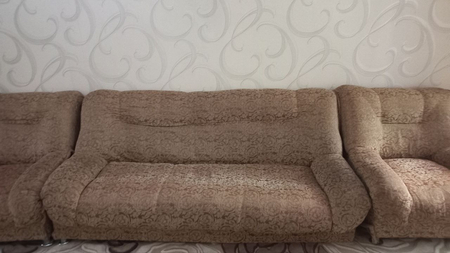 Диван и кресло продаются