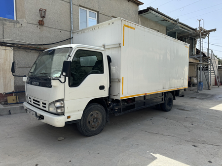 Isuzu 5Tn holati yahshi 2010 yil