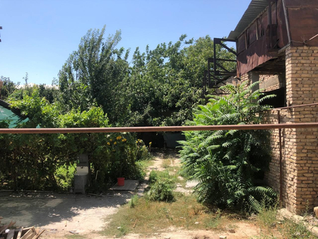 Hovli sotiladi..