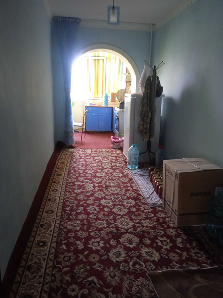 Shahar markazidan 2 xonali uy sotiladi.