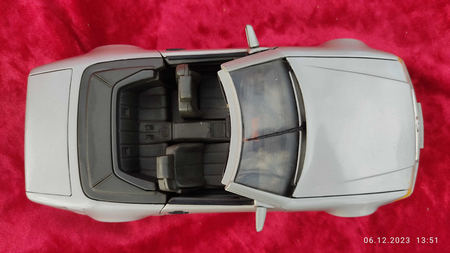 Модель автомобиля Mercedes-Benz SL 500