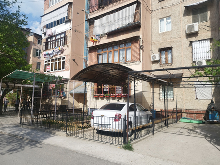 Naves sotiladi holati rasimda turgani