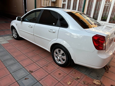 Lacetti 1.5 ОҚ 2023-кузов 2024-йил салондан чикган, Идеал