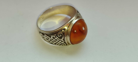 Серебряное новое кольцо с камнем ЯНТАРЬ