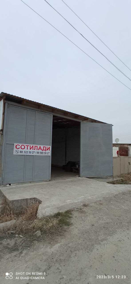 Karmana tumanida noturar yer bino biznes uchun tayyor joy sotiladi.