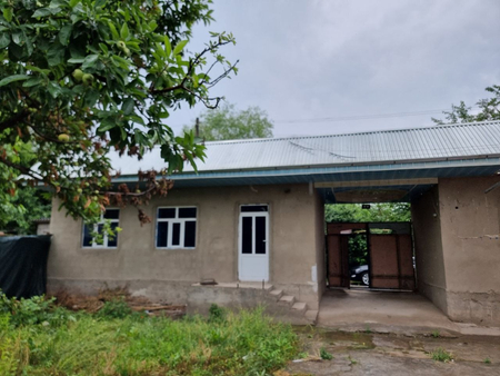 Uy joy sotiladi hovli