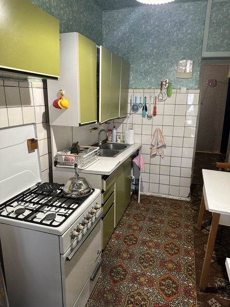 Продаю трёхкомнатную квартиру на Ц-2.