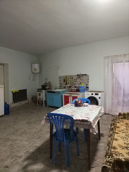 Hovli sotiladi Sharshara restarani oldida