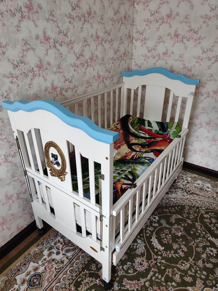 Детская кроватка 500.000