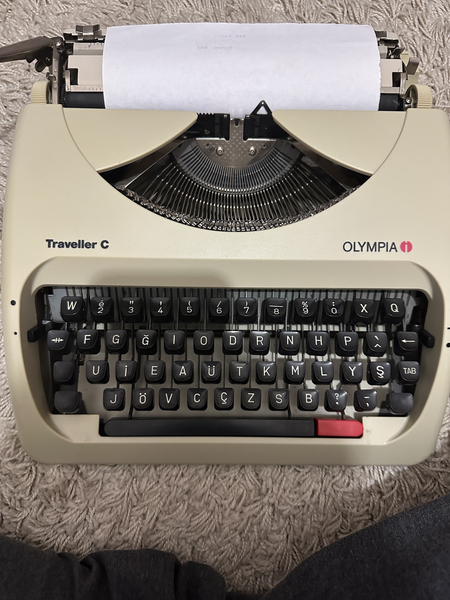 Печатная машинка Olympia traveller C