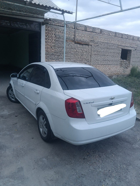 Avtomobil sotiladi