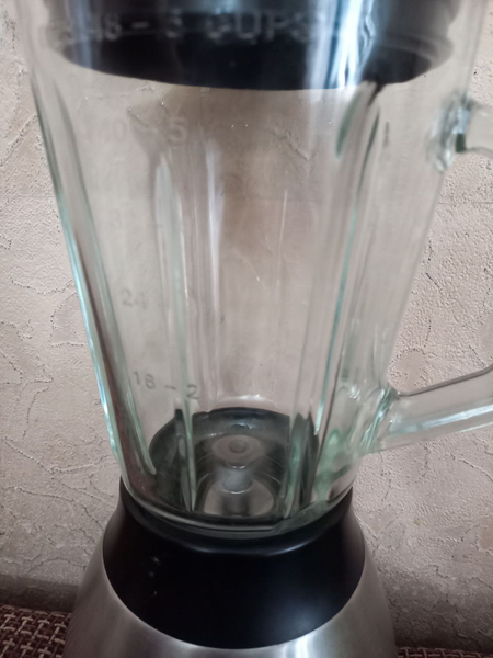 Продам блендер Artel