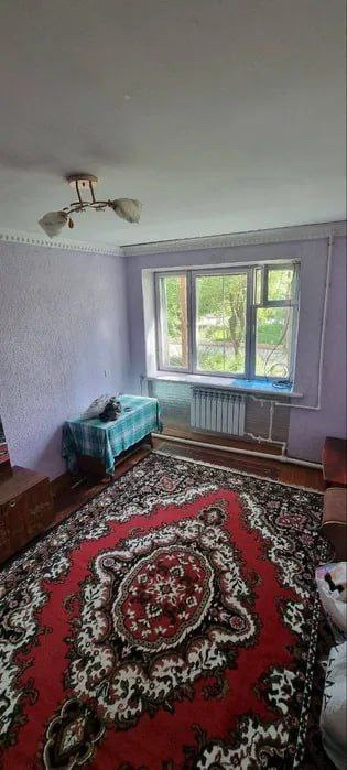 Uy sotiladi chilonzor 16ch balnitsya salamtina 1 xona 1 etaj