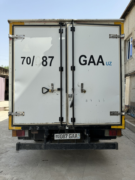 Isuzu 5Tn holati yahshi 2010 yil