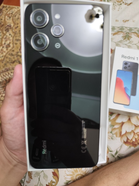 Redmi 12 4/128gb sotiladi