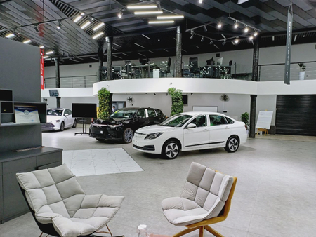 PREMIUM Avtosalon !! parkovka + SERVIS bonus