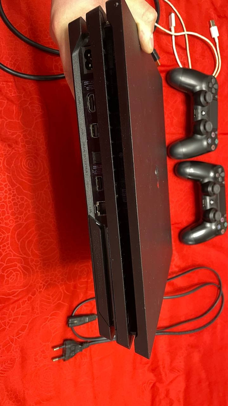Playstation 4 Pro (Revizya 3 oxirgi) Ideal holatda
