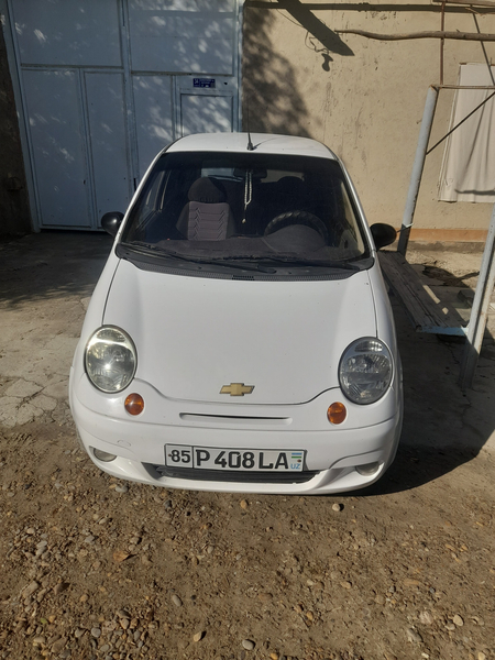 Mashina naxadu kraska toza 2010 yil 145000 yurgan  benzinda