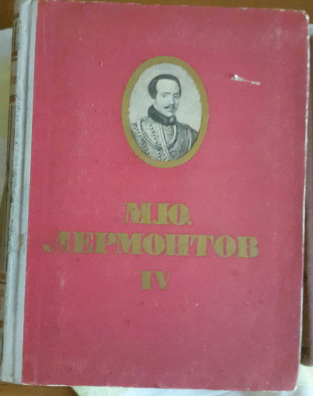Продам книги в количестве более 400 штук.