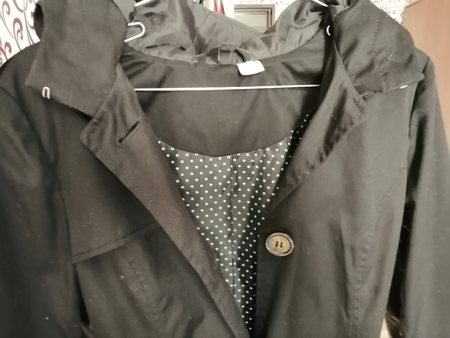 Продается чёрный фирменный плащ H&M