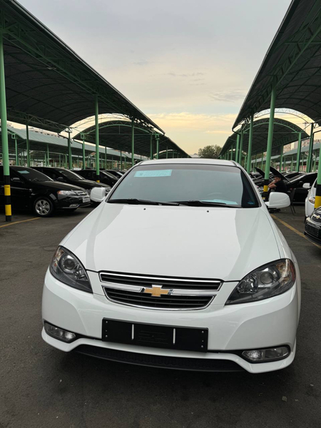 Chevrolet 2022 yil Mers rul navaroti bor