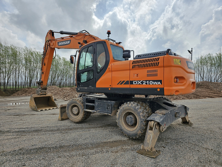 Doosan 210 ekiskovator