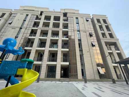 Qorasuv Plaza Карасу-1 с евроремонтом мебелью и техникой (143353)