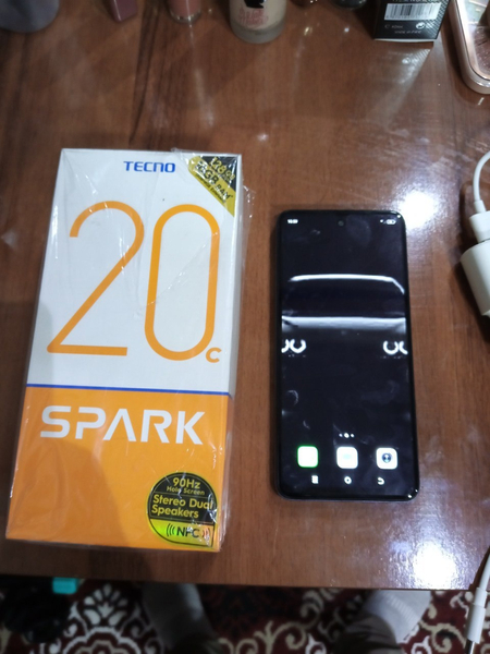 Tecno  Spark  20c
