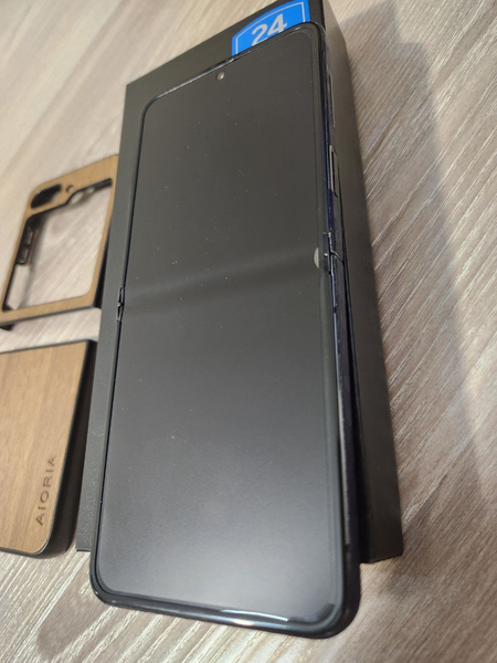 Продаётся срочно Samsung Z Flip 5 8/256 Graphite Vietnam Full