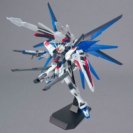 Конструктор Bandai Hobby MG Freedom Gundam (Ver. 2.0) 