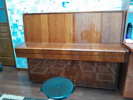 Pianino b/u sotiladi