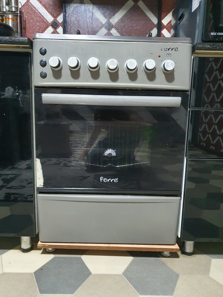 Gaz plita sotiladi Ferma Ferre