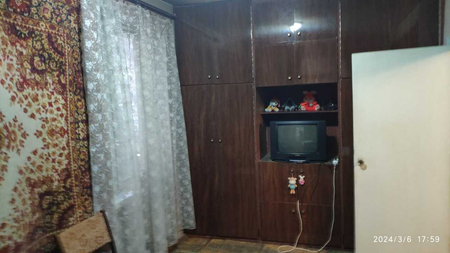 Ц15 4/2/4 кирпич. тихий район. 98м2. Абай круг. Балкон есть.