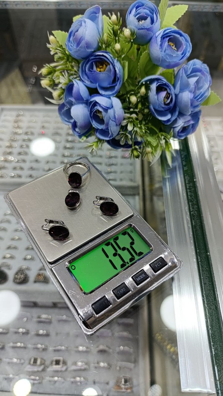 Серебро 925 пробы 
Камплект Туркия Завод
Цена :40 тысяч сом за грамм
Т