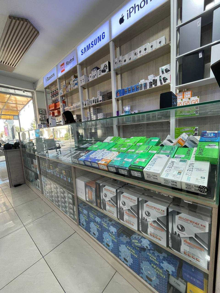 telefon vetrina 1 yil ishlagan mebel